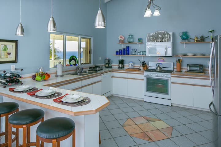 Rich Rez, Llc - East Wing Room - Saint Thomas