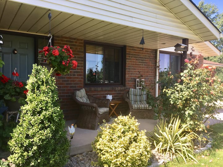 Pets Welcome In Lincoln. - Beamsville