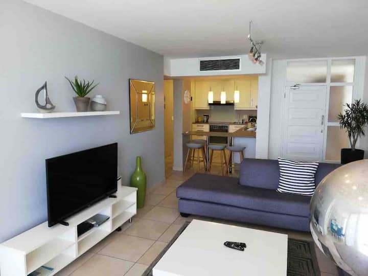 Beautiful 8th Floor Apartment Right On The Beach - Umhlanga