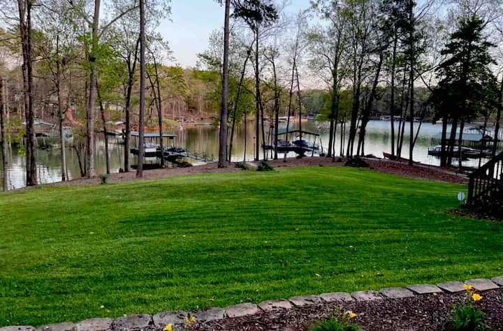The Hartwell Hideaway: Cozy Lakefront Bungalow - Lake Hartwell