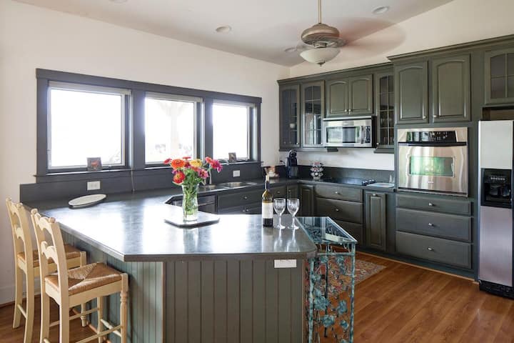 The Farmhouse At Veritas, Barn Cottage - Waynesboro, VA