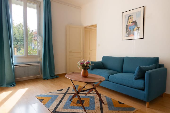 Proche Rotonde Avec Terrasse Ensoleillée - 엑상프로방스