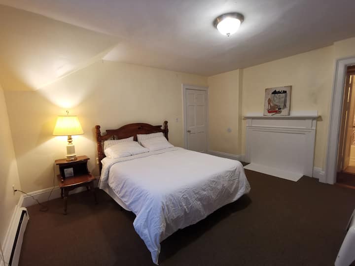Walk To Fsu, Shopping Center, Separate Entrance - Massachusetts