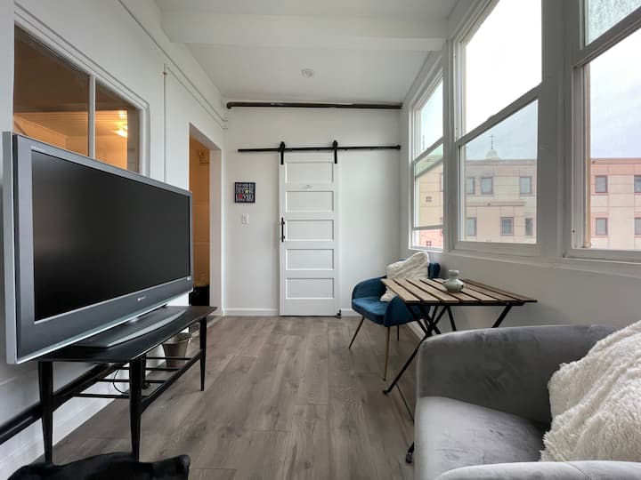 Sunny City View Apartment 2 Bedrooms - San Francisco, CA