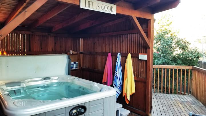Wine+ski House -Hot Tub, Fenced Yard, Dog Friendly - Mission Ridge Ski Resort, WA
