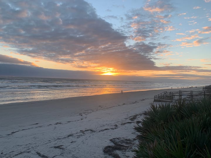 3/2.5 Townhome Sunrise, Sunburn, Sunset Retreat - New Smyrna Beach, FL