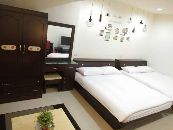 台北捷運住宿~平價精致家庭房(近捷運，機場巴士，夜市，可步行到新北耶誕城） - 板橋區