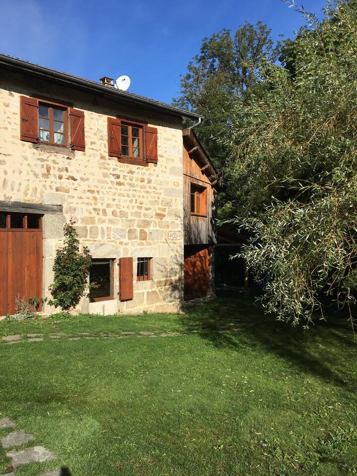 Joli Studio, Confort, Au Calme, 6 Min D’ambert . - Ambert