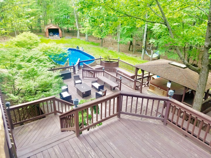 5000sqft Mountain View Pool Hot Tub Sauna Firepit Games Multiple Large Deck - Tannersville, PA