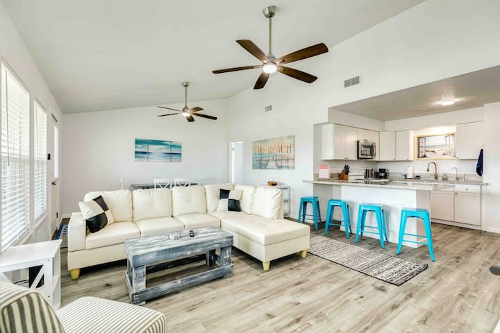 King's Castle - Bay & Beach View - Family Friendly - Surfside Beach, TX