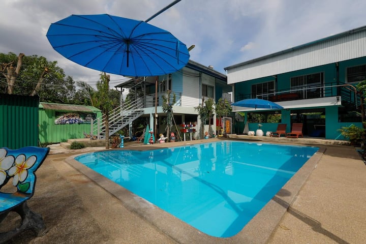 Unit In Relaxing Garden Setting Near New Skytrain - Bangkok