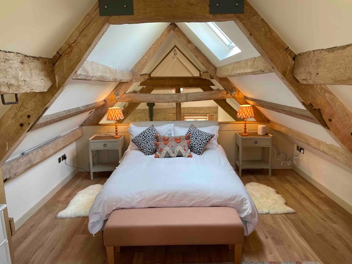 Unique & Stylish Guesthouse In Renovated Barn - Shaftesbury