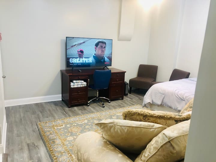 Completely Separated Guest Suite - Lexington, KY