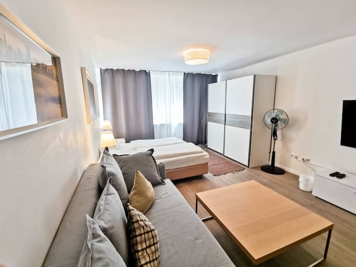 A09 | 38m² | Next To Hospital & Shopping | Netflix - Heidelberg