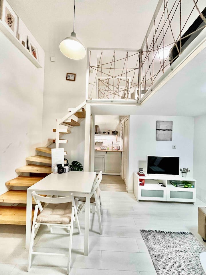 Central Budapest Studio | Ac + Netflix - Budapest