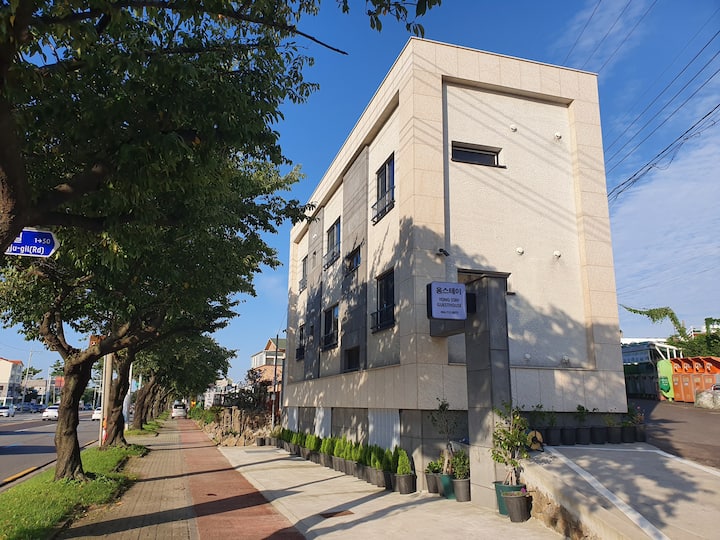 (할인중) Yce 공항근처/ 가성비 최고/ 개인실/ 개별욕실/ 주방/ 세탁건조기/ 주차공간 - Jeju