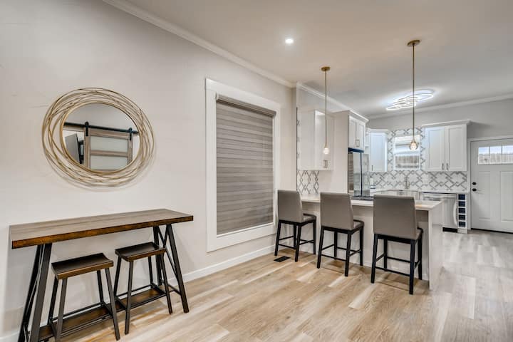 Newly Remodeled, Modern Denver Home - Thornton