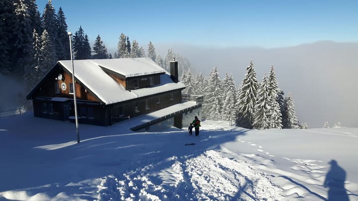 Skihütte Neben Der Piste Auf Der Klewenalp - Weggis