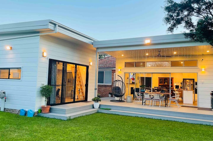 Spacious House + Studio + Undercover Deck - Kitchener