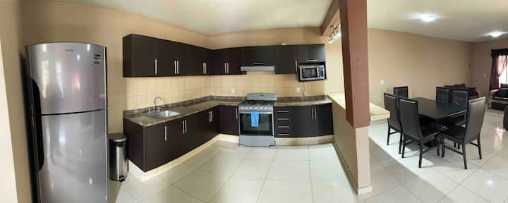 Casa Súper Amplia, Muy Buena Ubicación! - Uruapan