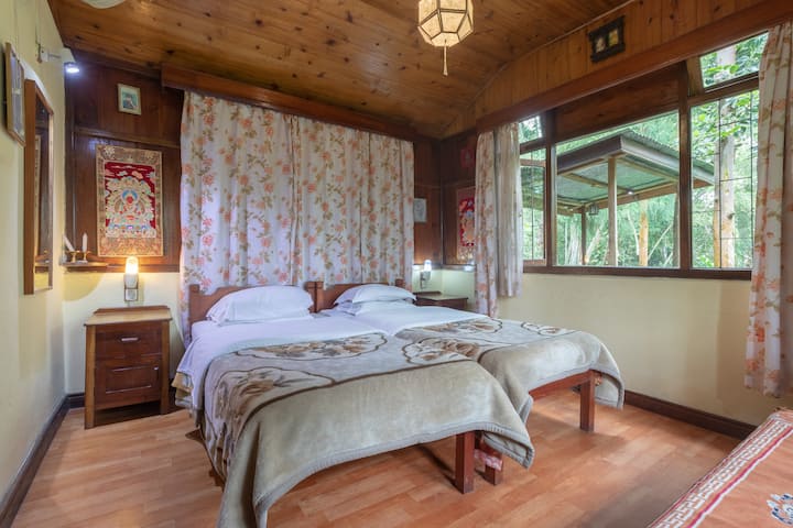 Holumba Haven :  Treetops Cottage Room No 1 - Kalimpong