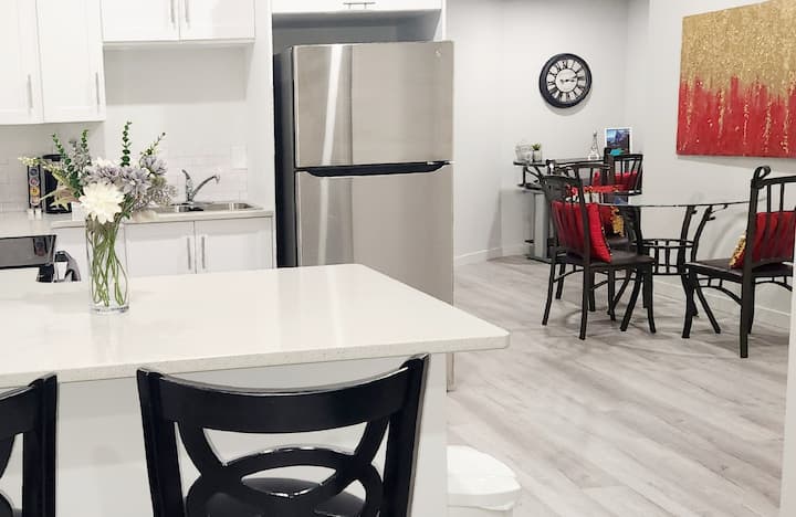 New, Tempurpedic King, Private Suite&bywem. 0 Fees - Edmonton