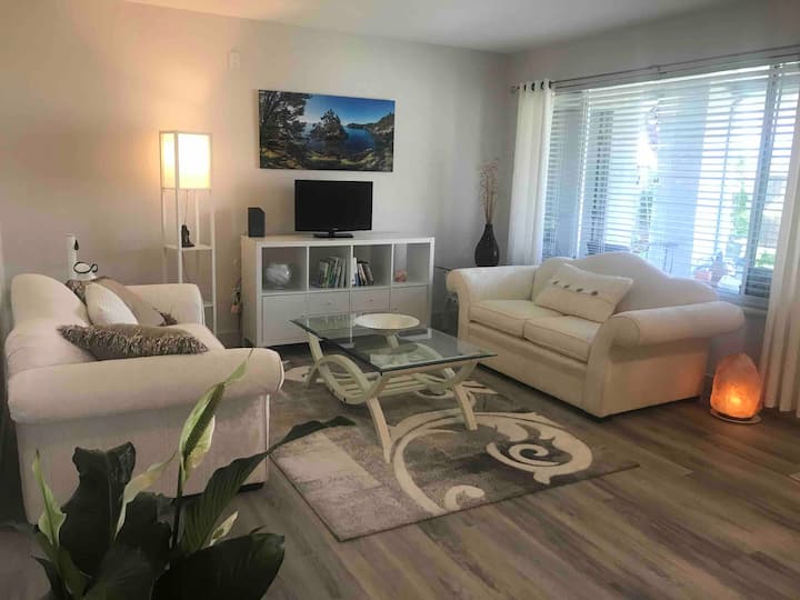 Elegance In The Heart Of Coquitlam - Port Moody