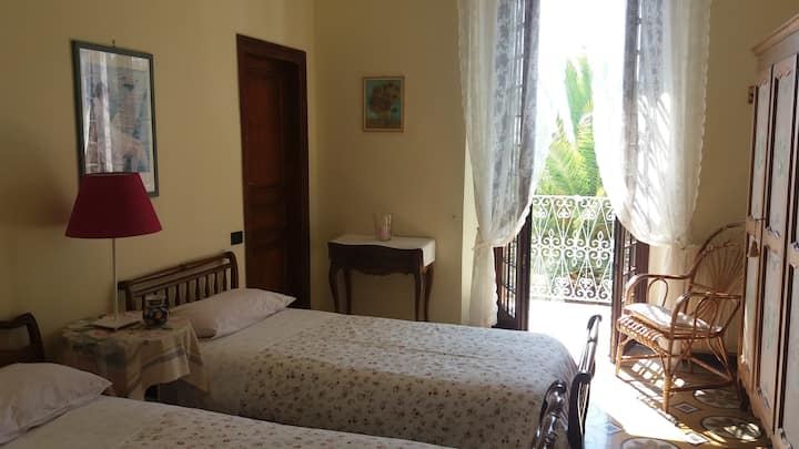 Bellavista
011015beb0046 Cin: It011015c1nhy2hfa4 - Riomaggiore