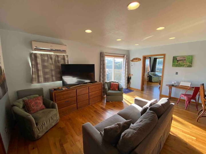 The Artist’s Loft: Hottub, Pet-friendly, Private - Holly Beach, OR