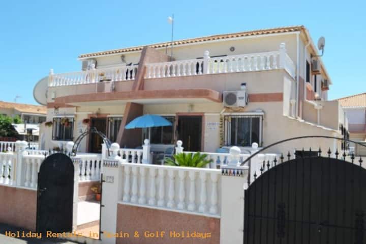 Casa De Vacaciones De 3 Dormitorios Wifi Gratuito Piscina Comunitaria A Poca Distancia De La Playa Y El Strip - Cabo Roig