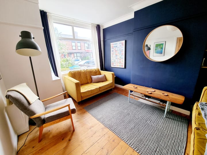 3 Bed Chorlton Home | Free Parking -