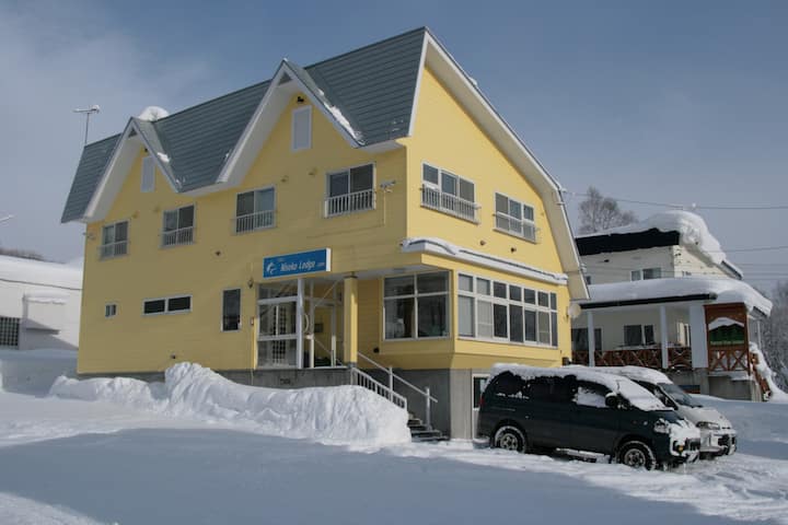 Large Lodge In Hirafu 6br Sleeps Up To 18 - Niseko