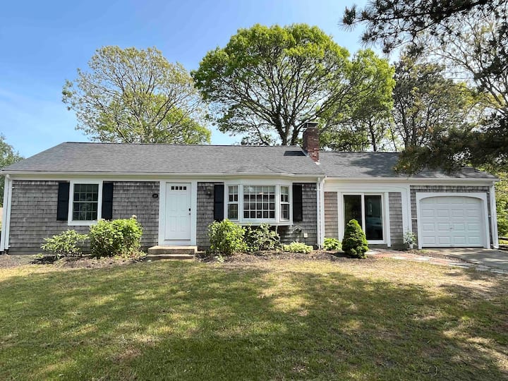 Bright & Clean! Near Smugglers Beach! Central A/c! - South Yarmouth, MA