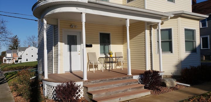"Lizzie", Fremont Historic Apartment - Lake Erie, PA