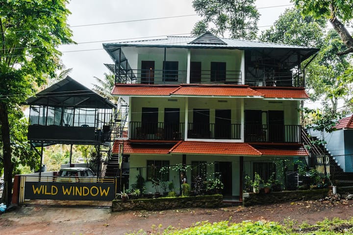 Wild Window Homestay - Forest View (Pink Valley) - テッカディー
