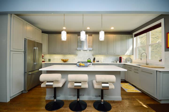 Our Home, Steps From Logan Square (4 Br/3.5 Ba) - Chicago, IL