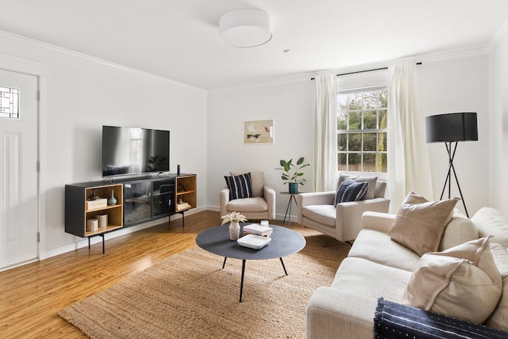 Curated Modern Apartment In Historic Neighborhood - Nashville, TN