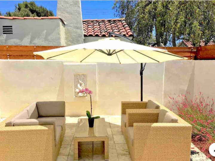 Private Modern Hollywood Cottage W/patio 3 - Los Angeles, CA