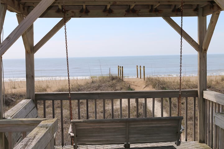 Po Boy - Oceanfront, Screened Porch, Gazebo - Oak Island, NC