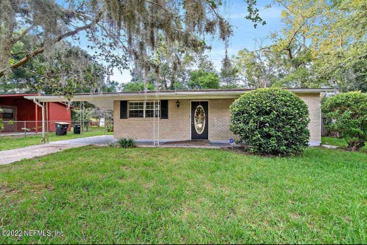Cedar Hills Fenced Home For Ridiculous Price. - Jacksonville, FL