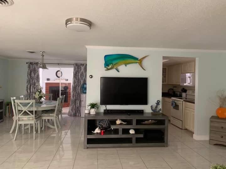 Wonderful House With A Pool Next To Shamrock Park - Venice Beach, FL