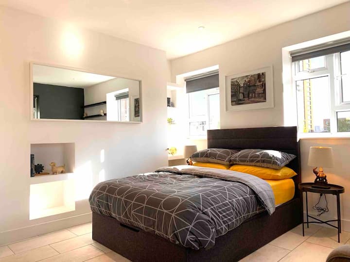 Entire Home Top Floor Studio 3 Mins Tube Station - 格林威治