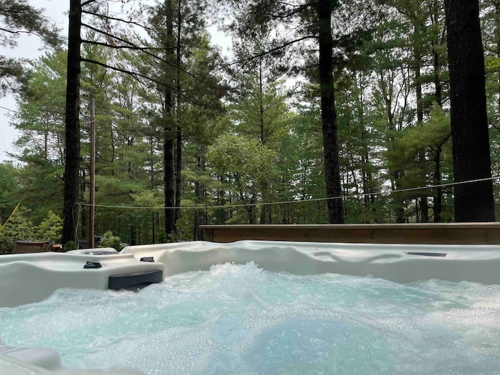 Upnorthgetaway~hottub*2pools*trails*lakes*nature - Lake Arrowhead, Gaylord