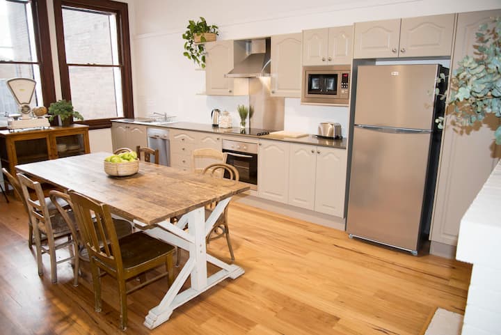 Country Chic Apartment Stay - Singleton