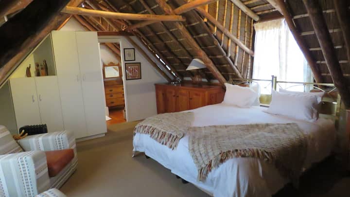 Under The Eaves In Country Feel In The City - Somerset West
