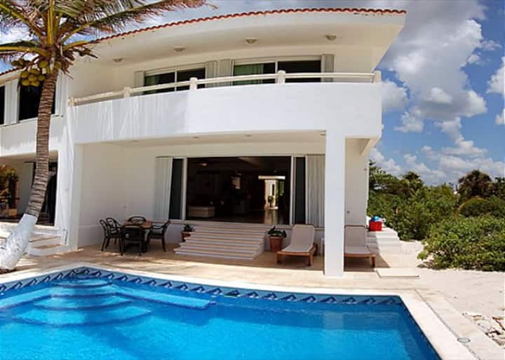 Villa Turquesa Akumal Beachfront Up To 8 Bedrooms! - Akumal