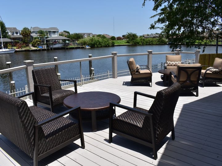 Mardi Gras Rental Near New Orleans W/ Water Front - Slidell, LA