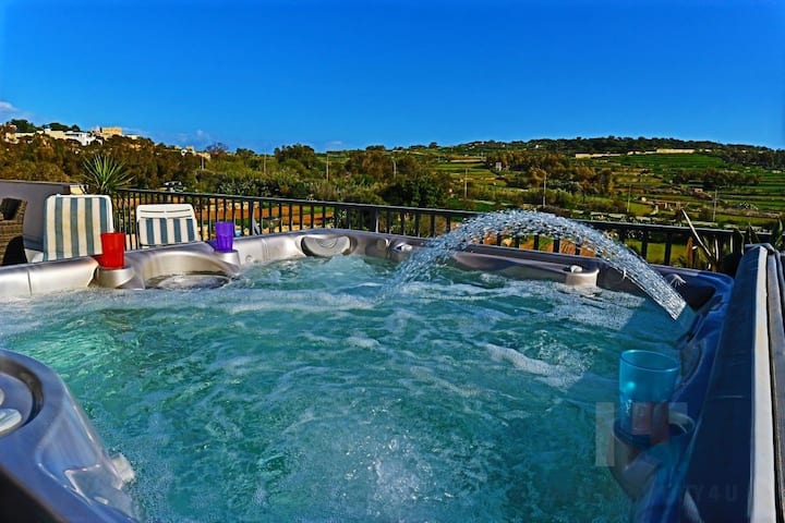 Stunning Views 4 Bedrooms Penthouse In Marsaxlokk - Malta