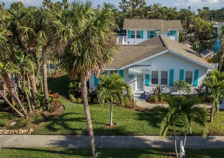 Entire Compound W Heated Pool & 99 Steps To Beach - Clearwater, FL