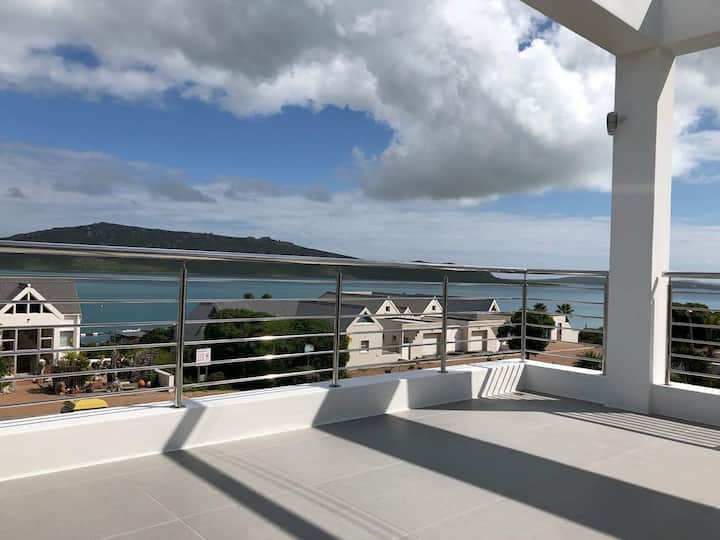 Lagoon View- Beautiful Home With Stunning Views. - Langebaan